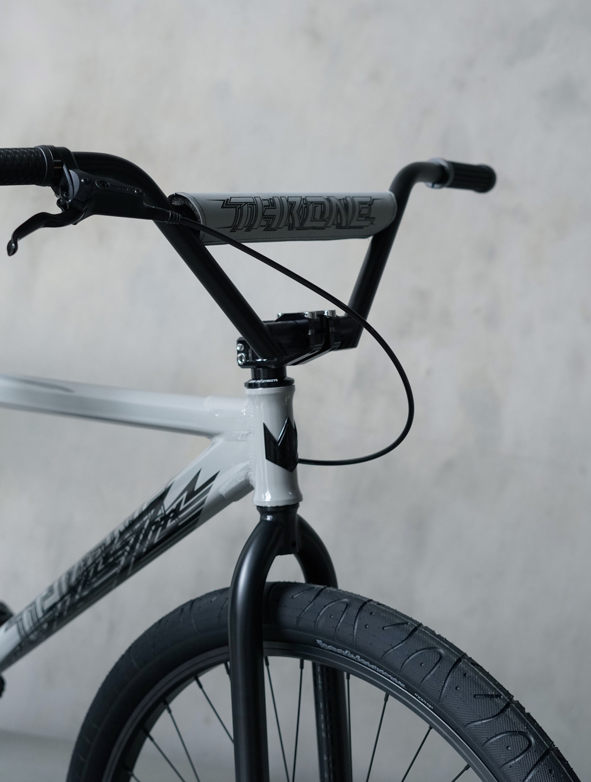 The Goon - C Concrete Grey – Throne Cycles